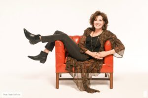 Amy Grant Returns With First Original Album in 13 Years, The Me That ...